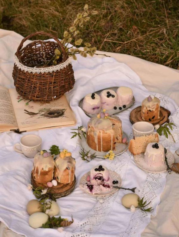 Everything you Need to Set the Perfect Cottagecore Picnic - The Mood Guide