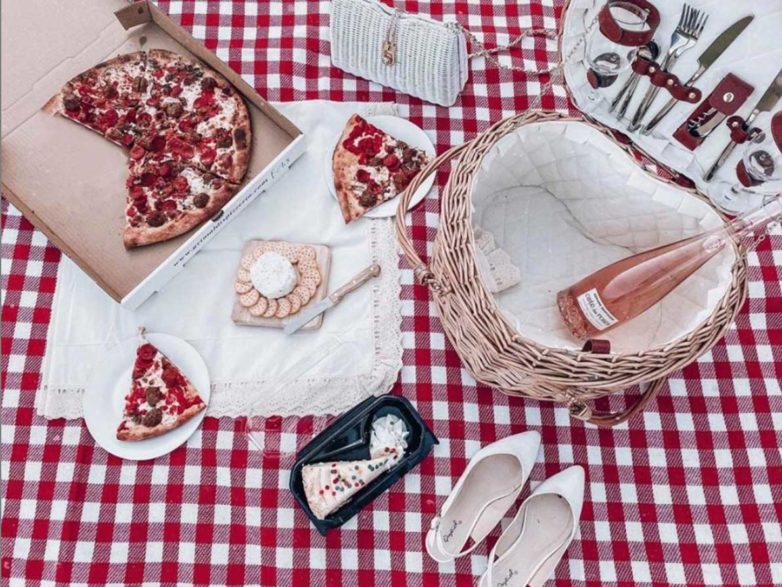 Everything you Need to Set the Perfect Cottagecore Picnic - The Mood Guide